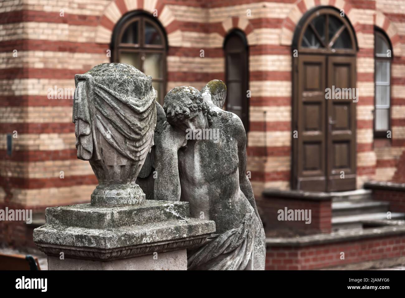 Statue of Grieving Angel at Entrance to Cemetery Stock Photo - Alamy