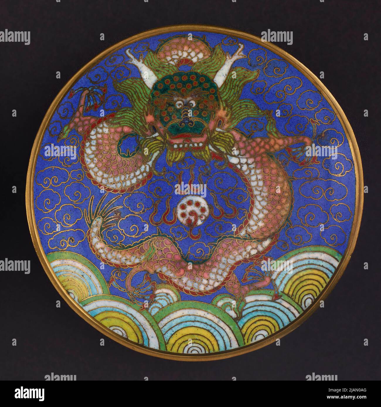 Dragon plate chinese mythical beast hi-res stock photography and images ...