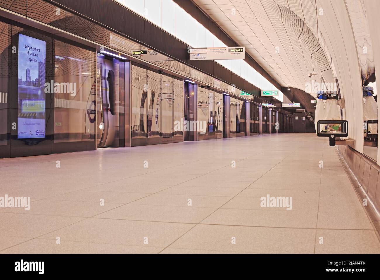New elizabeth line liverpool street station hi-res stock photography ...
