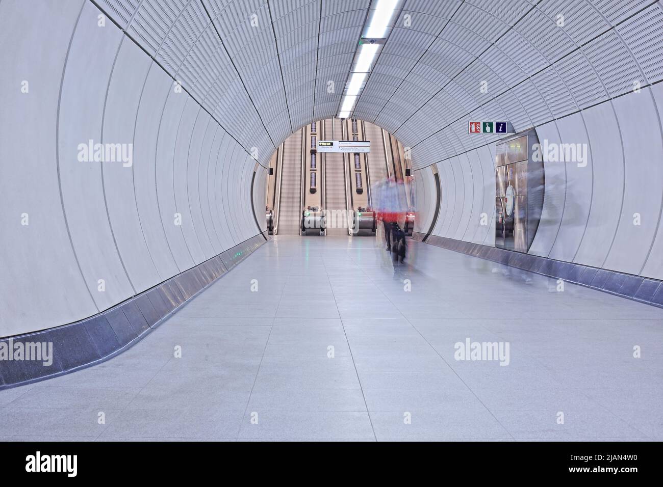 New elizabeth line liverpool street station hi-res stock photography ...
