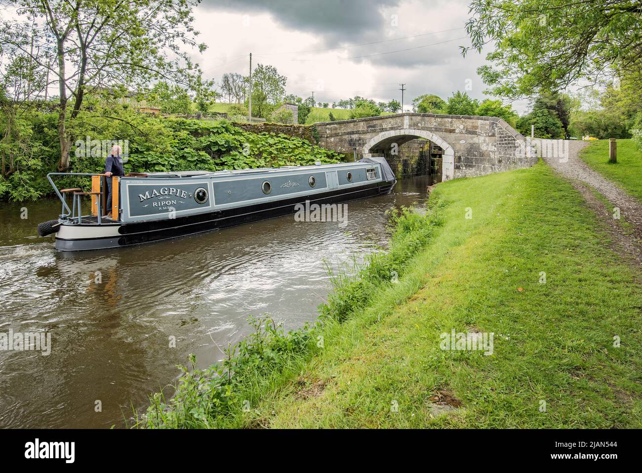 Below carpenters lock leeds liverpool canal hi-res stock photography ...