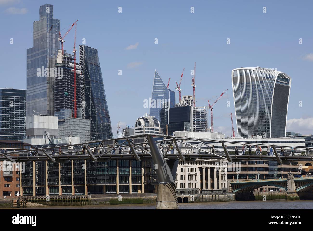 Face skyline hi-res stock photography and images - Alamy