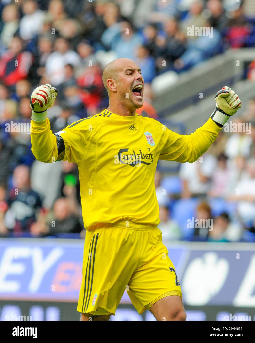Liverpool Goalkeeper Pepe Reina 2009 Stock Photo - Alamy