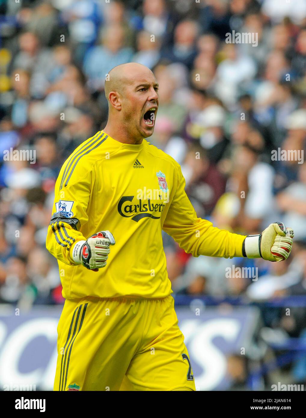 Liverpool Goalkeeper Pepe Reina 2009 Stock Photo - Alamy