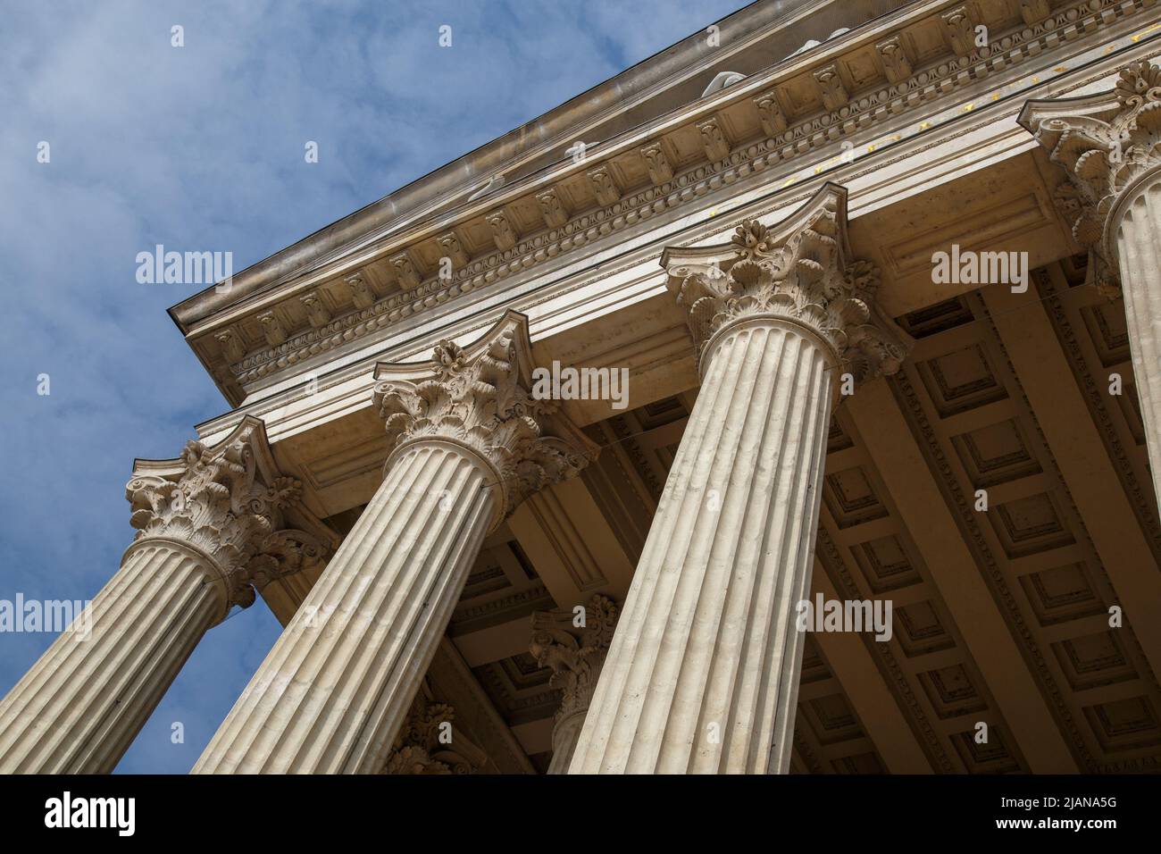 Classic courthouse design hi-res stock photography and images - Alamy