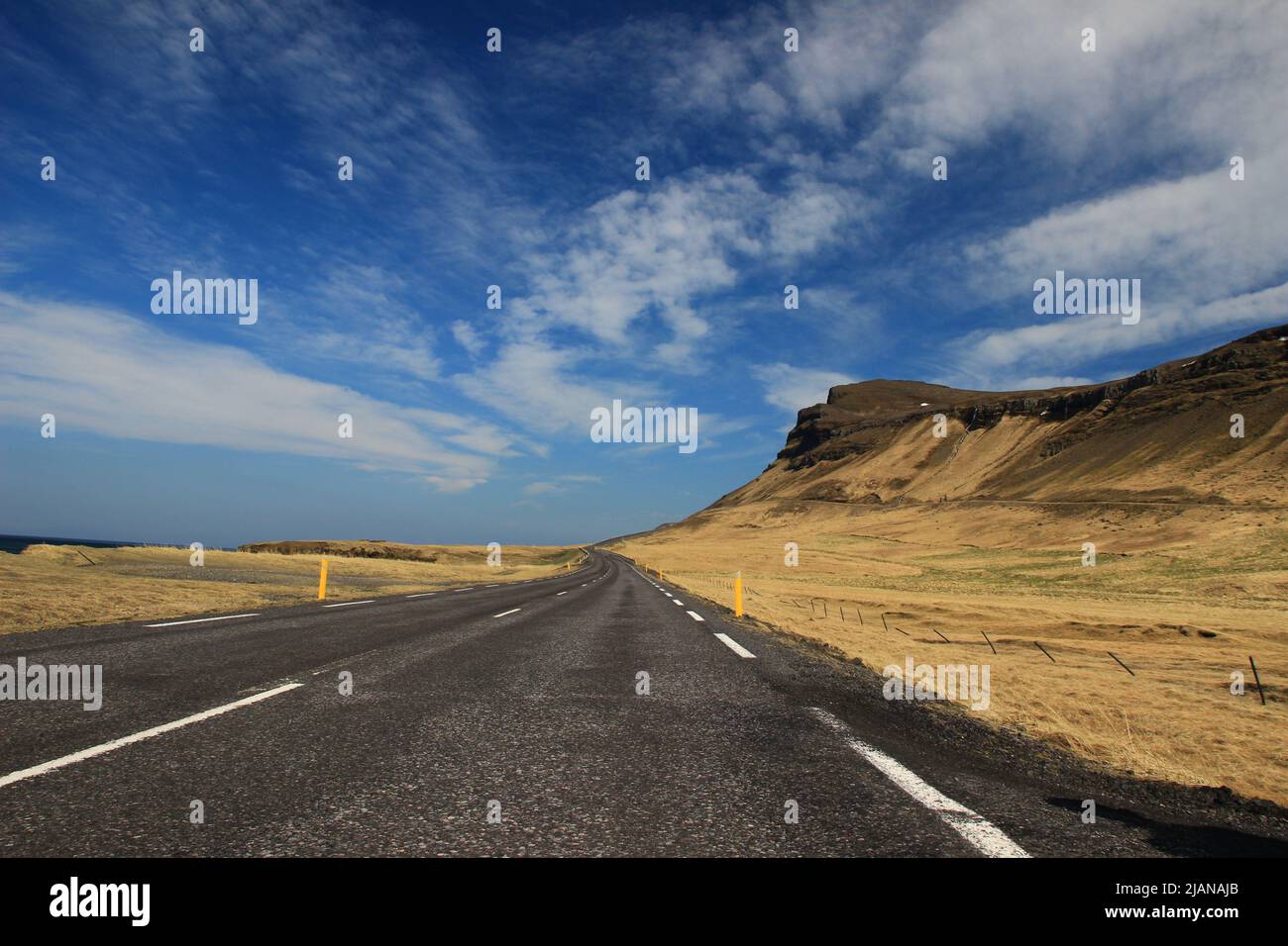 Iceland road scenery hi-res stock photography and images - Alamy