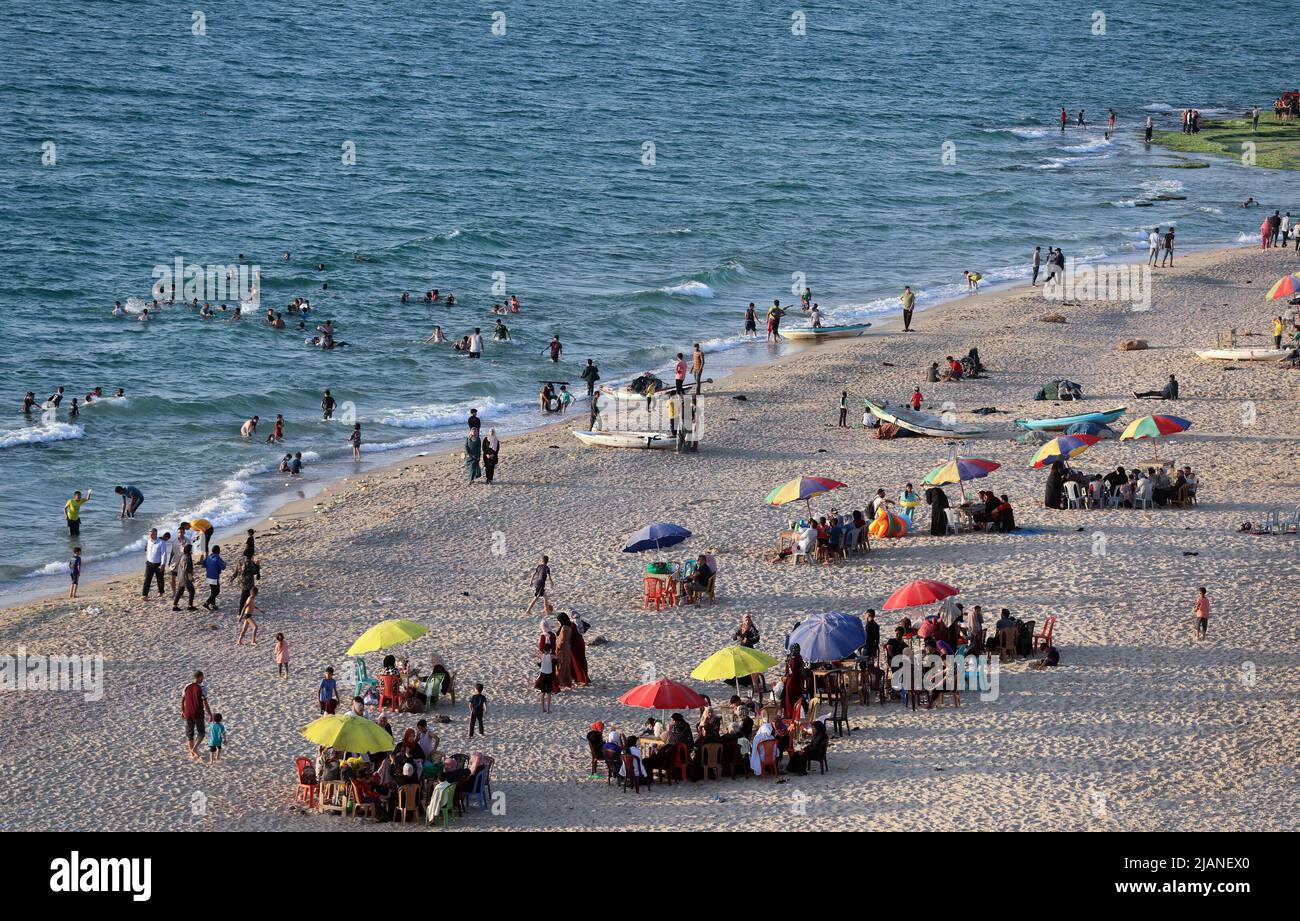 Gaza, Palestine. 30th May, 2022. Palestinians enjoy the sea on the ...