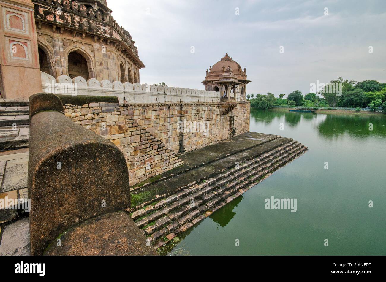 image of her sher sha suri tomb sasaram bihar Stock Photo - Alamy