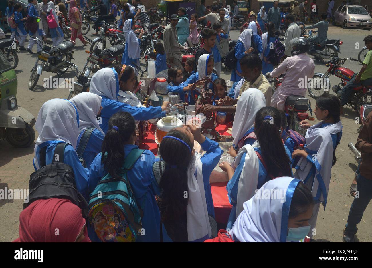 Lahore, Pakistan. 31st May, 2022. Pakistani girl students on their way ...
