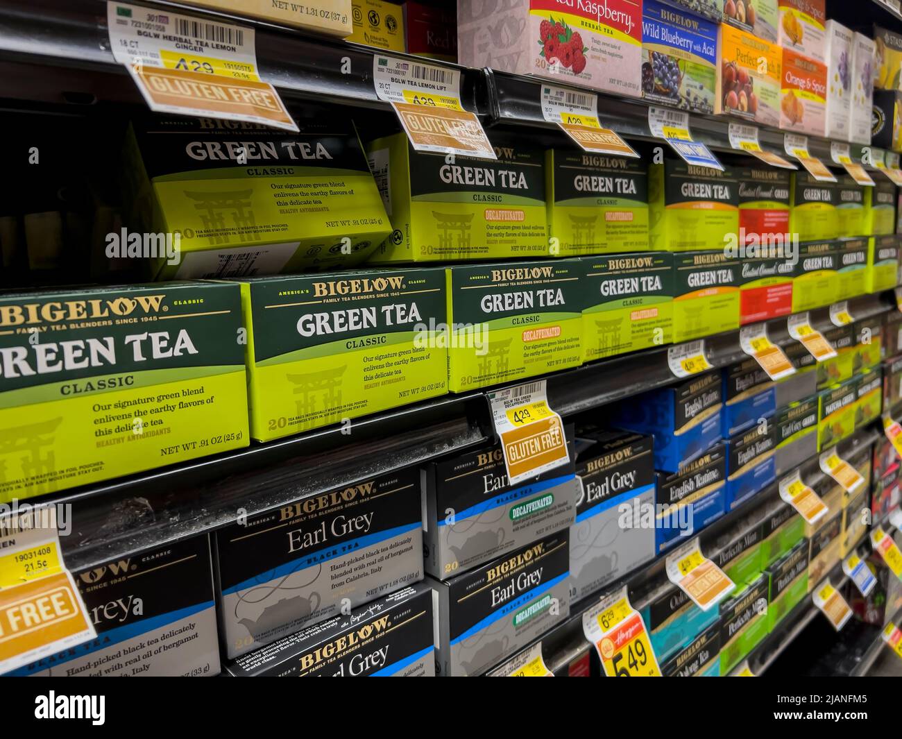 Aisle supermarket tea hi-res stock photography and images - Alamy