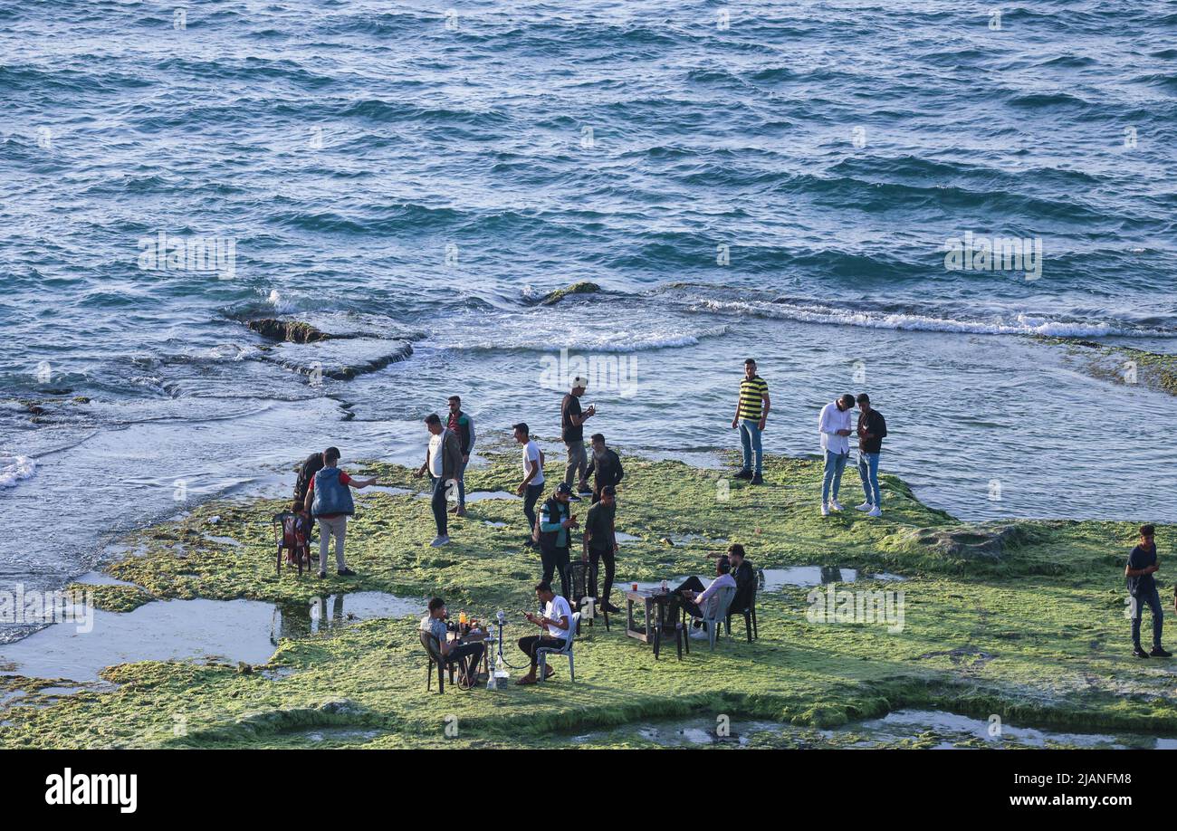 Gaza, Palestine. 30th May, 2022. Palestinians enjoy the sea on the ...