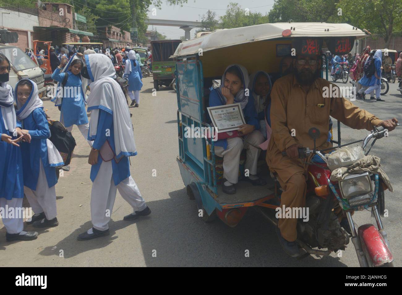 Lahore, Punjab, Pakistan. 31st May, 2022. Pakistani girl students on ...