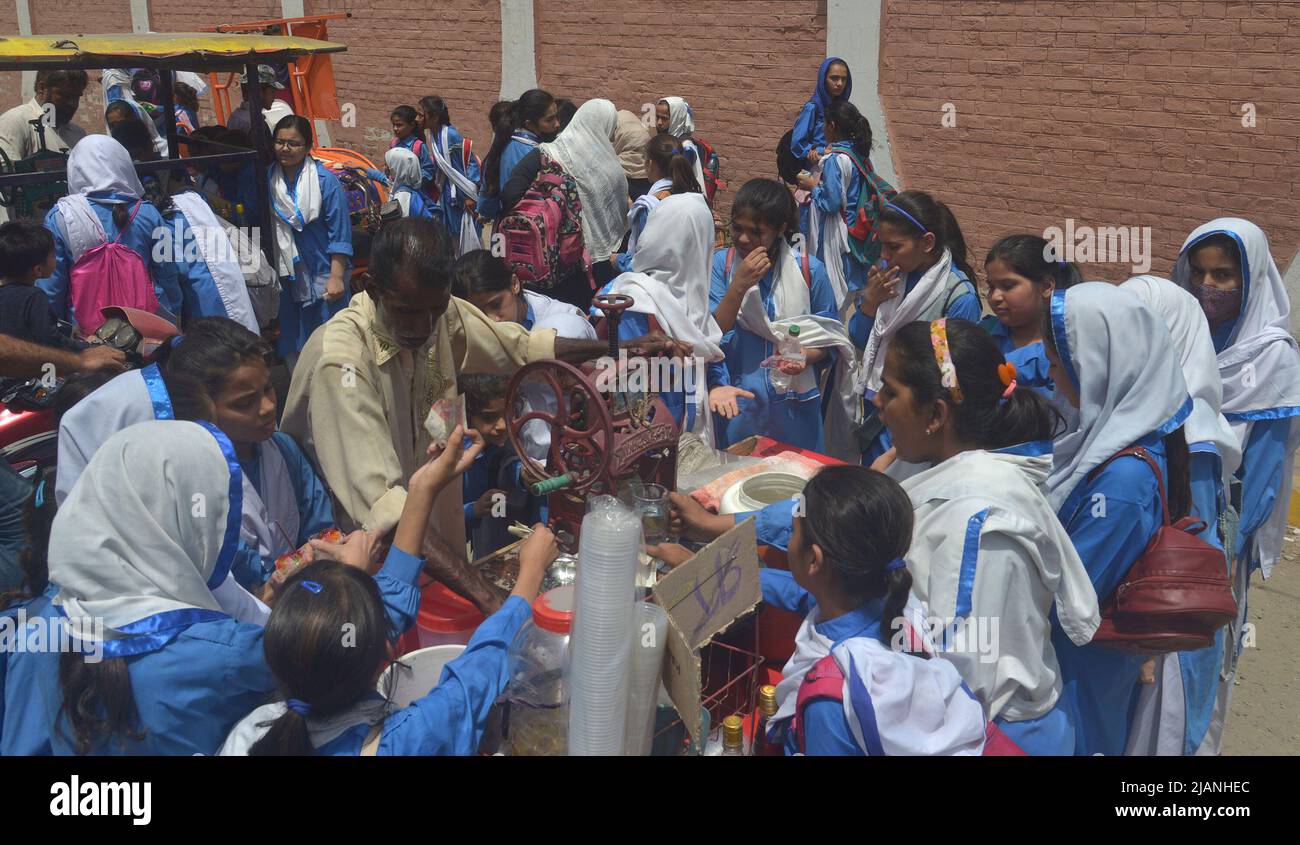 Lahore, Punjab, Pakistan. 31st May, 2022. Pakistani girl students on ...