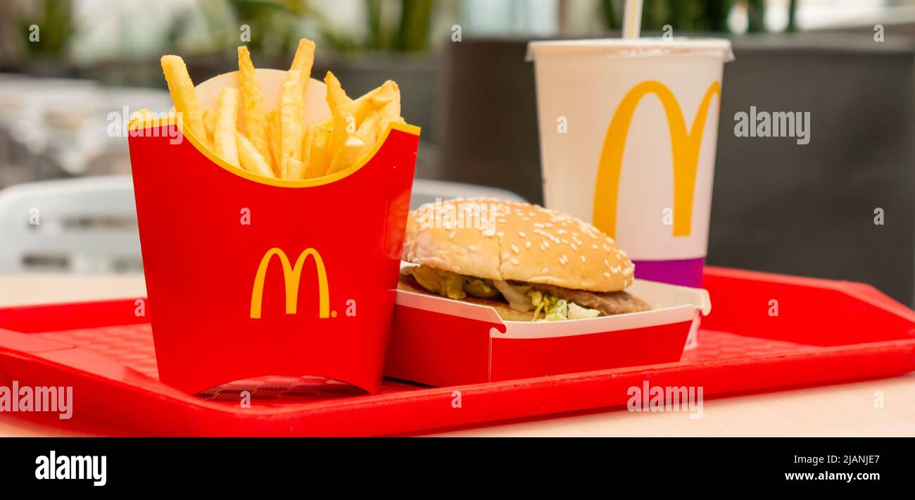 Mcdonalds on tray hi-res stock photography and images - Alamy