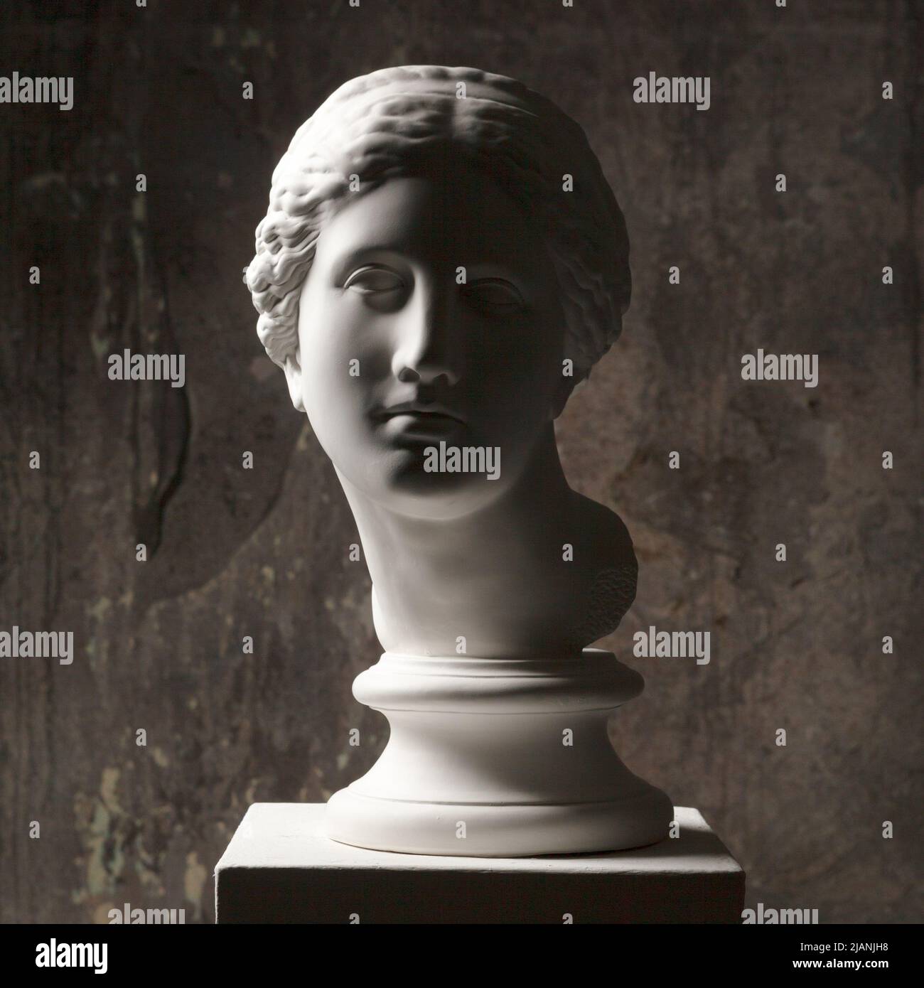 Stone statue face female hi-res stock photography and images - Alamy