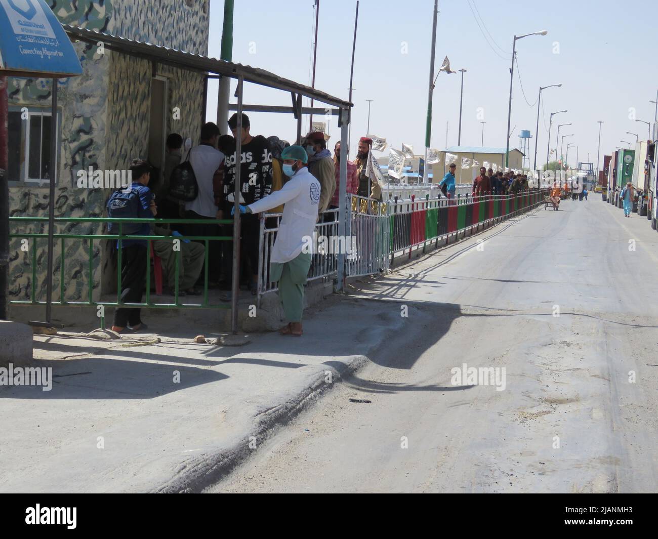 Nimroz, Afghanistan. 31st May, 2022. Afghan refugees wait to return at ...