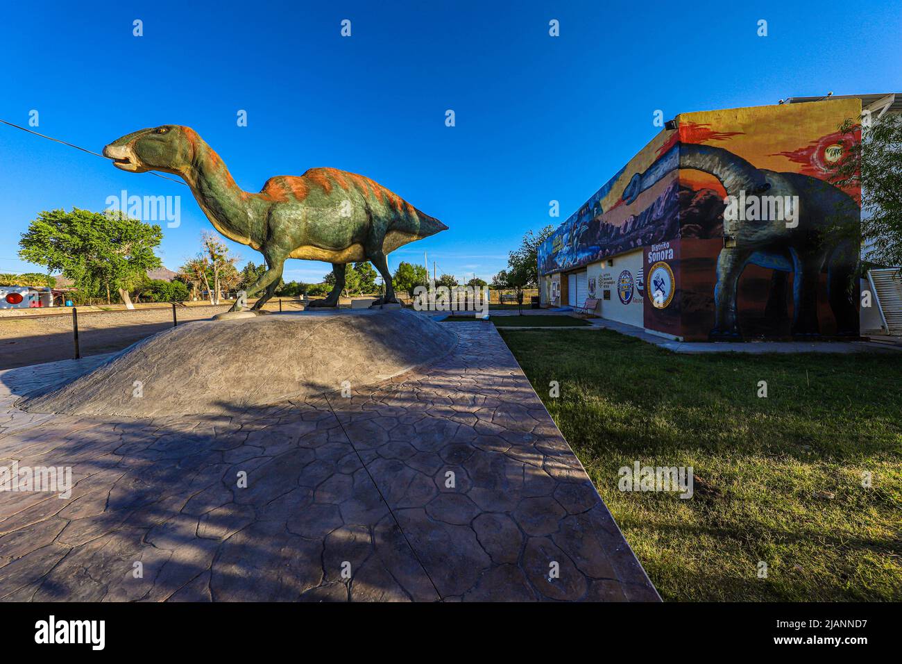 Giant-scale sculpture of a duck-billed dinosaur at the Paleontological ...