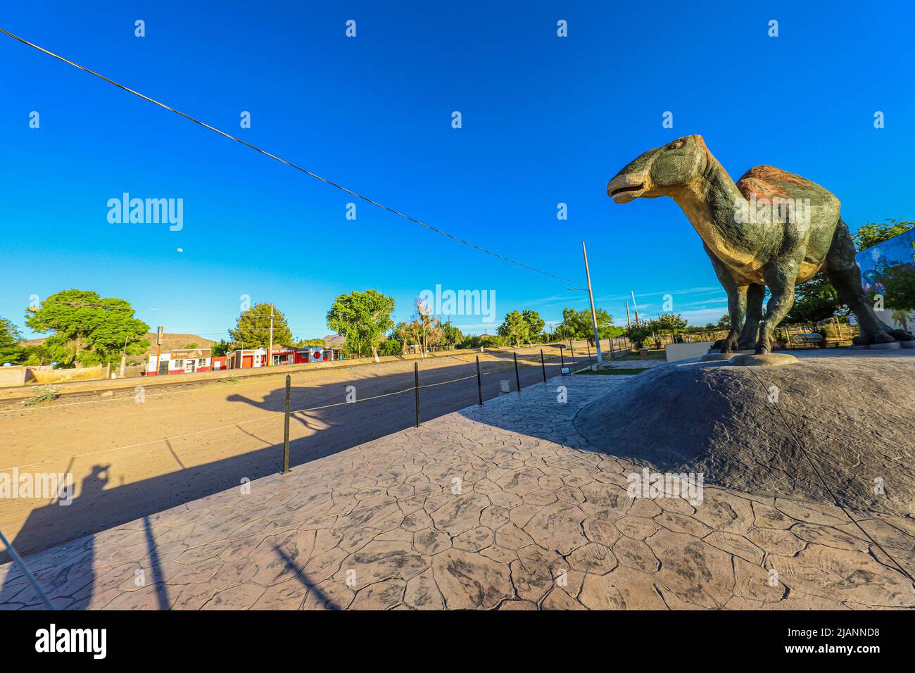 Escala de dinosaurio hi-res stock photography and images - Alamy