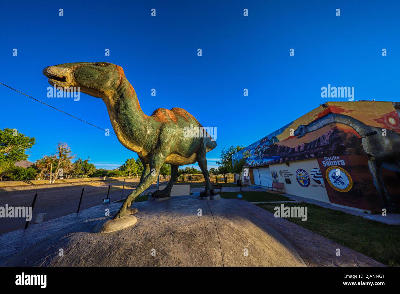Giant-scale sculpture of a duck-billed dinosaur at the Paleontological ...