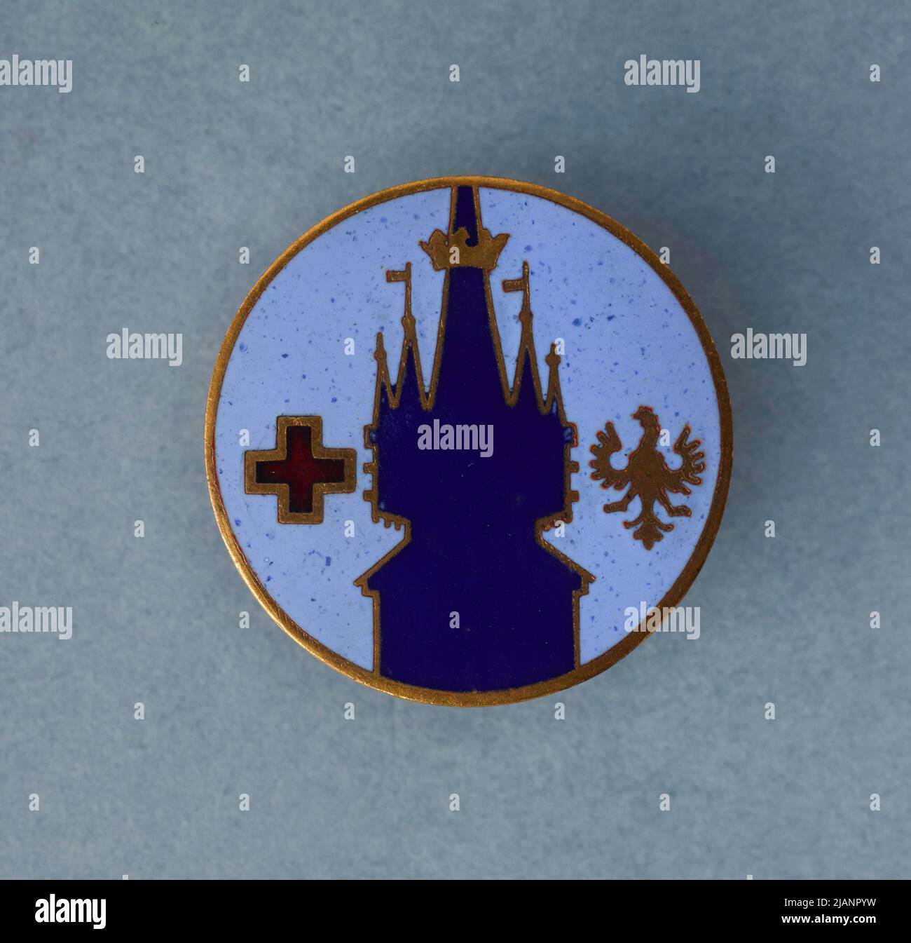 Commemorative badge of members of the National Red Cross Association ...