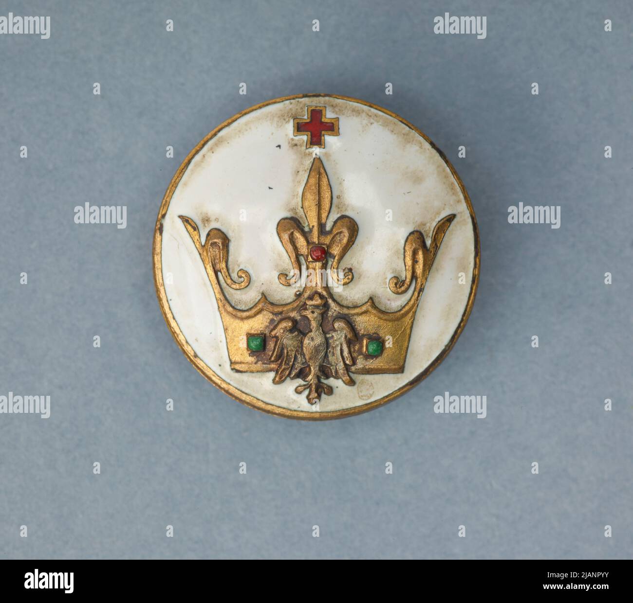 Commemorative badge of members of the National Red Cross Association ...