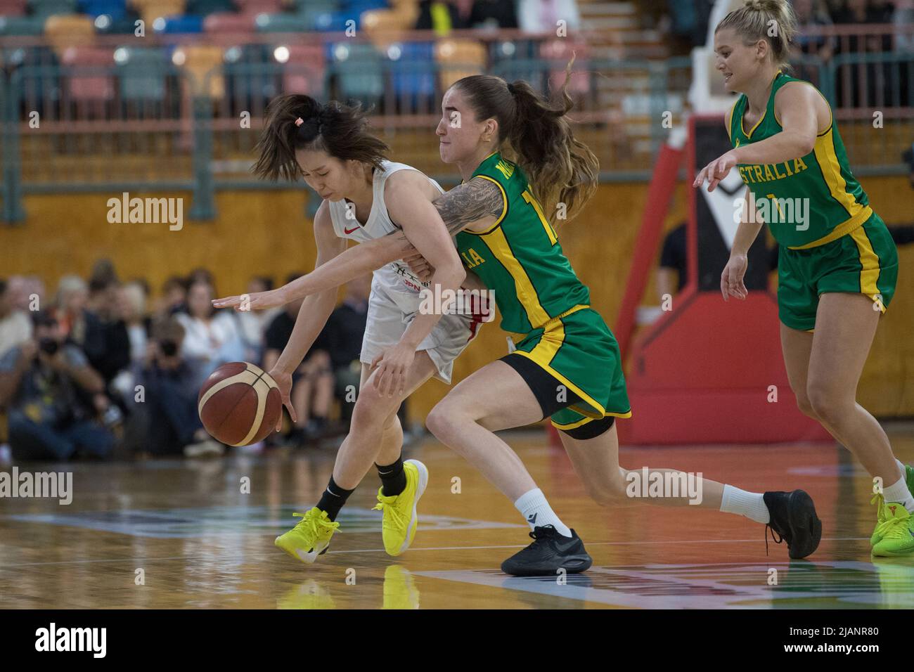 Newcastle, Australia. 31st May, 2022. Saori Myazaki (L) of Japan Women ...