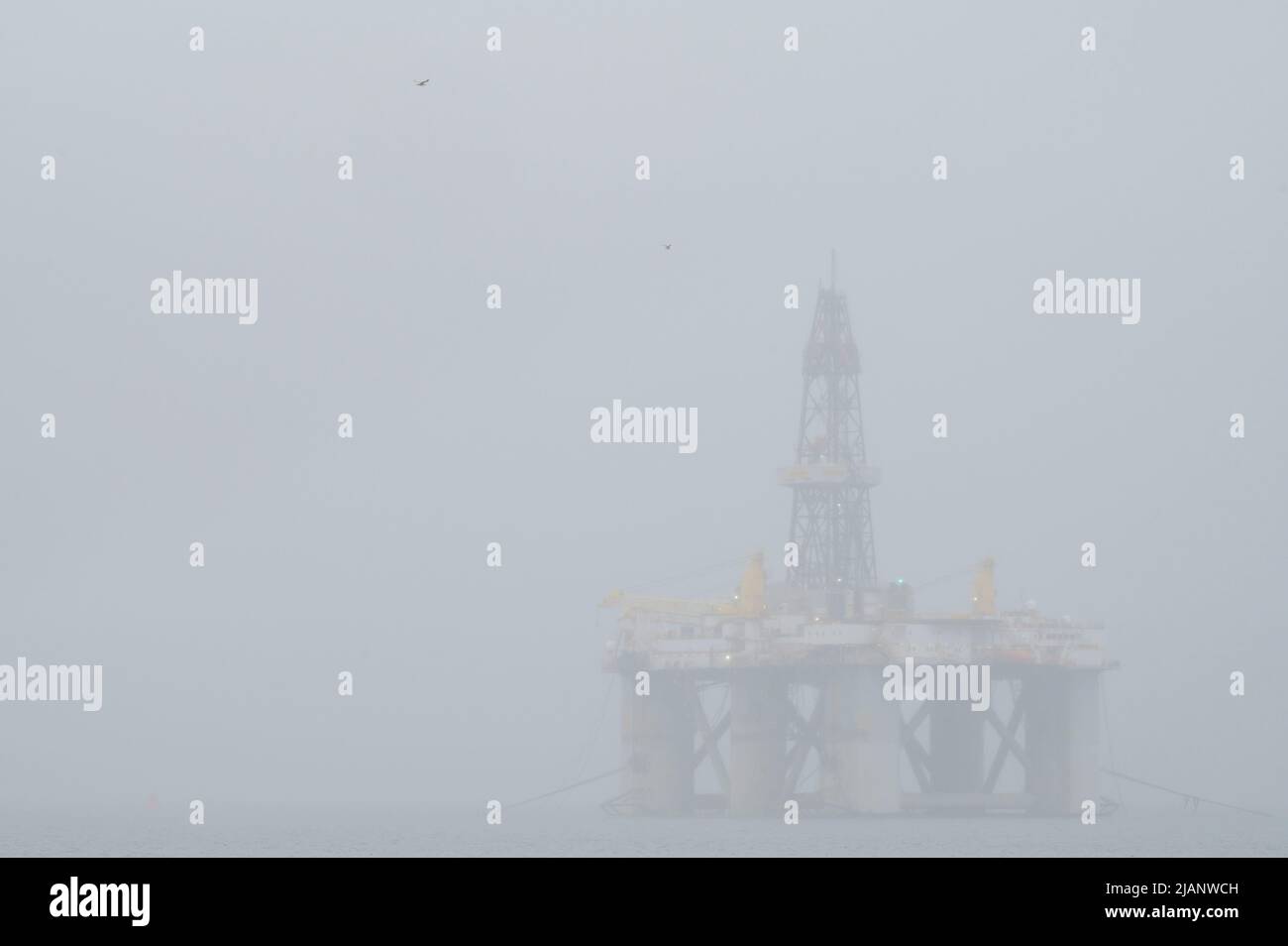 Fog oil rig hi-res stock photography and images - Alamy