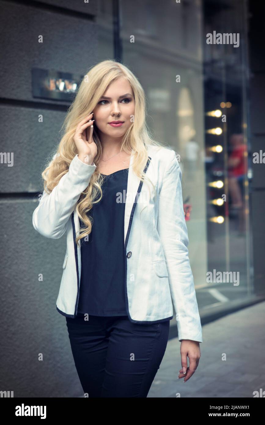 Girl talking to woman in the street hi-res stock photography and images ...