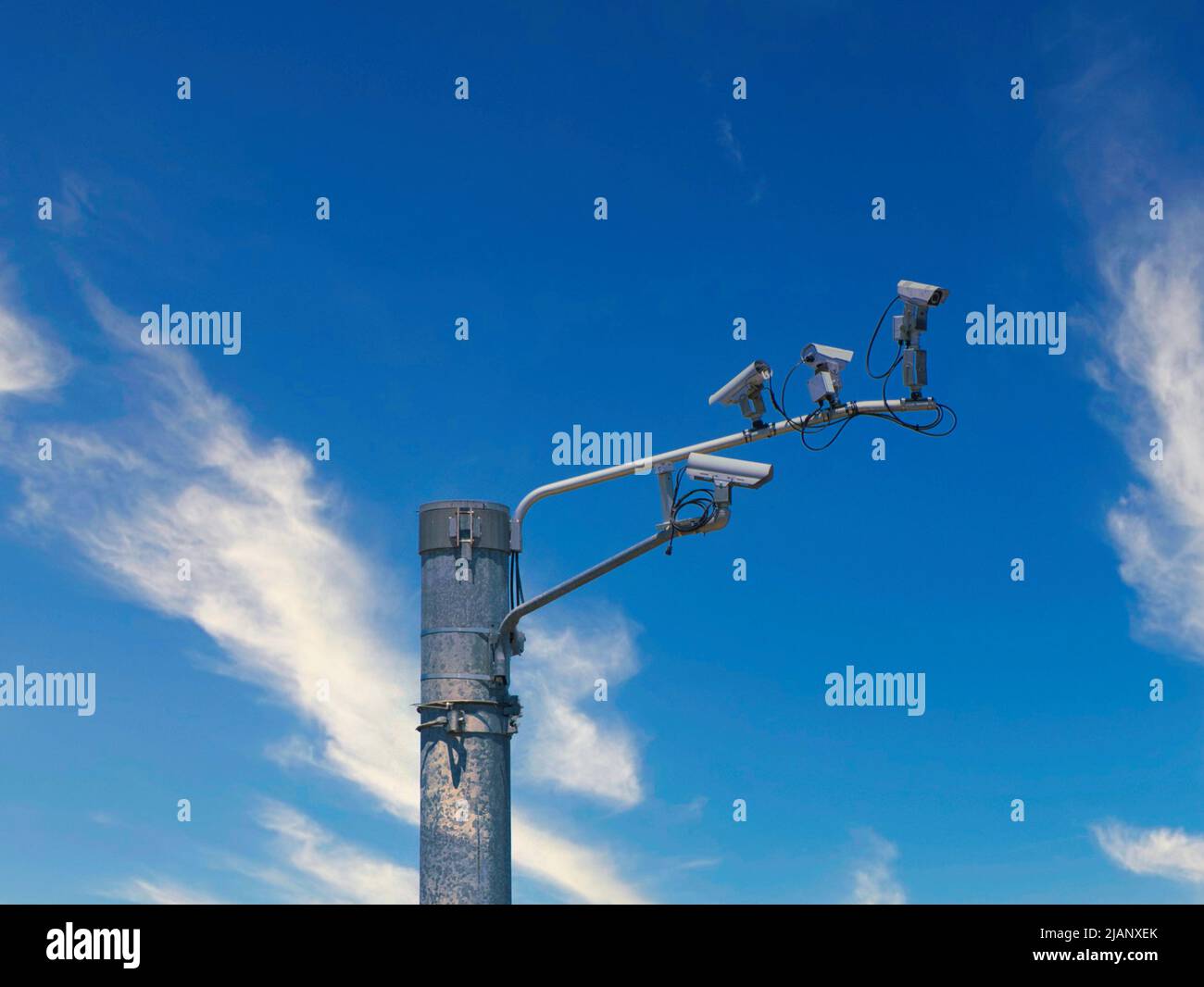 Traffic cameras on top of a pole, against a blue sky Stock Photo - Alamy