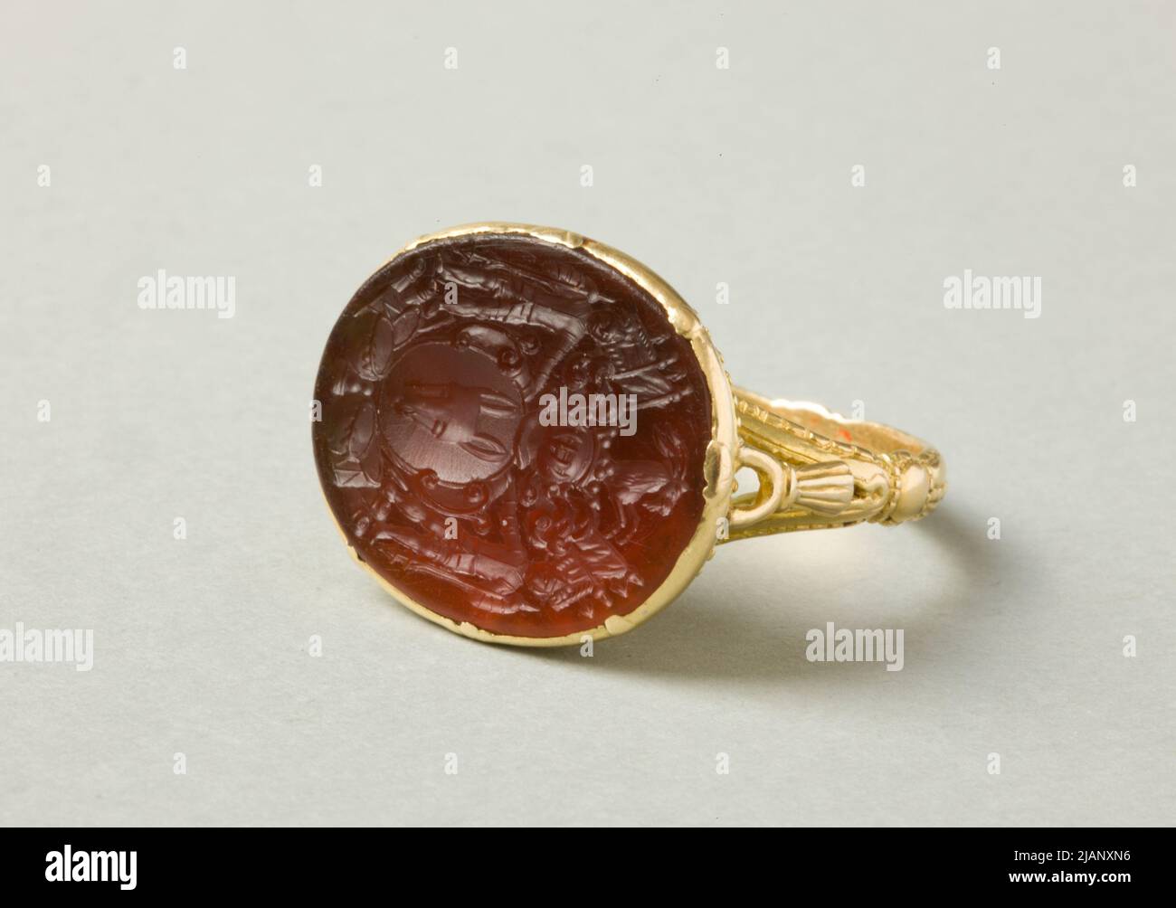 Sygnet ring hi-res stock photography and images - Alamy