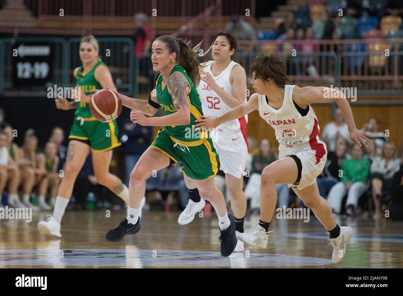 Newcastle, Australia. 31st May, 2022. Anneli Maley (L) of Australia ...