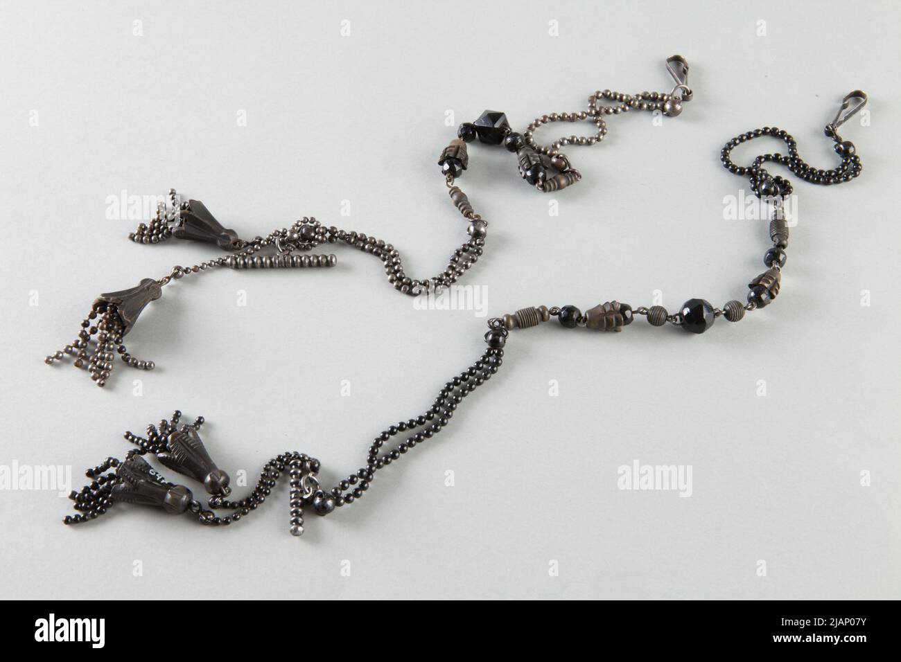 Two chains hi-res stock photography and images - Alamy