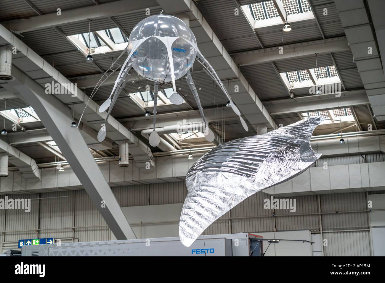 Mechanical flying objects, filled with helium, controlled by fine ...