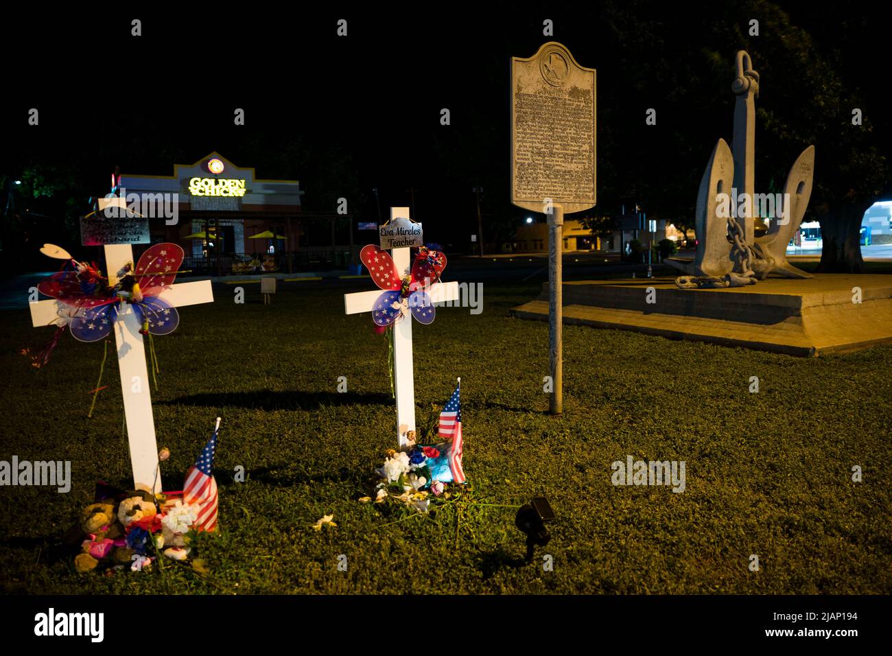 Uvalde, Texas, USA. 31st May, 2022. A cross memorial for victims of the ...