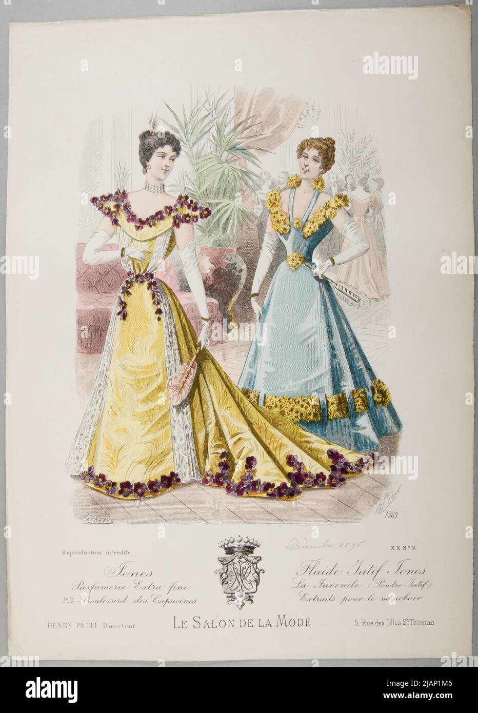 Salon de la mode hi-res stock photography and images - Alamy