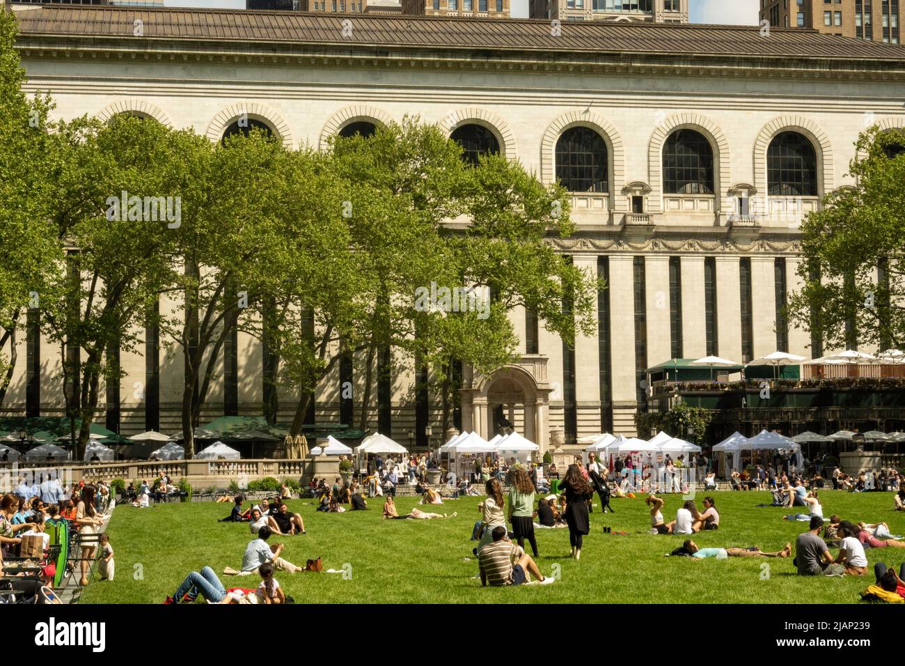 Bryant Park with the New York Public Library in Background, NYC 2022 ...