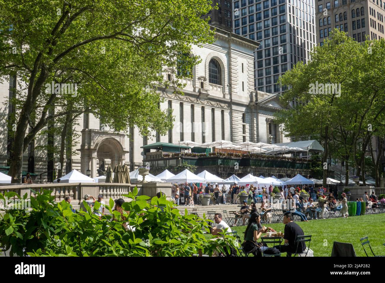 Bryant Park with the New York Public Library in Background, NYC 2022 ...