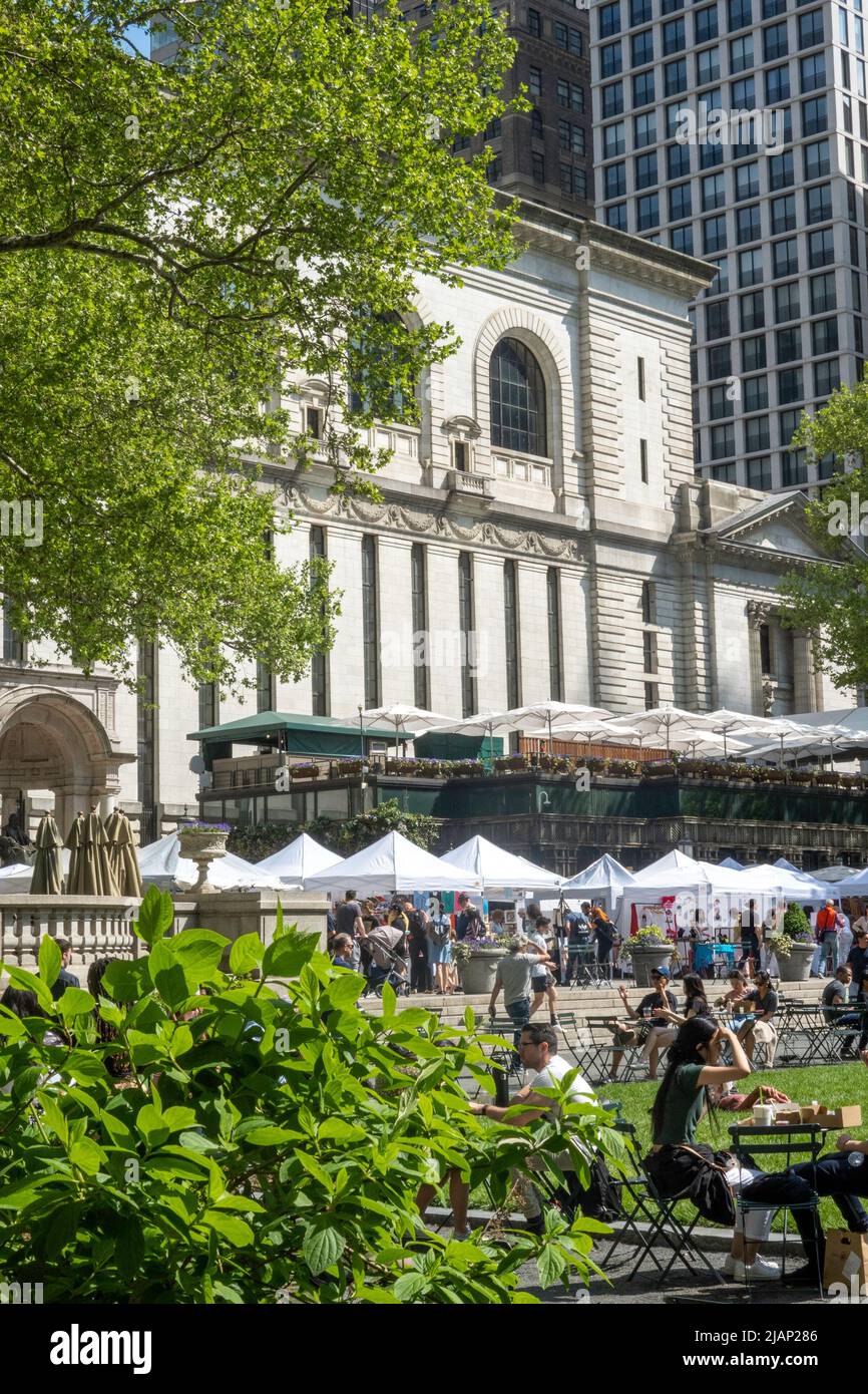 Bryant Park with the New York Public Library in Background, NYC 2022 ...