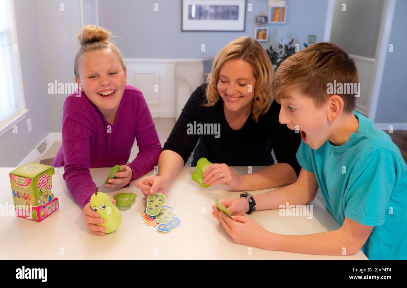 Black mom preteen son hi-res stock photography and images - Alamy