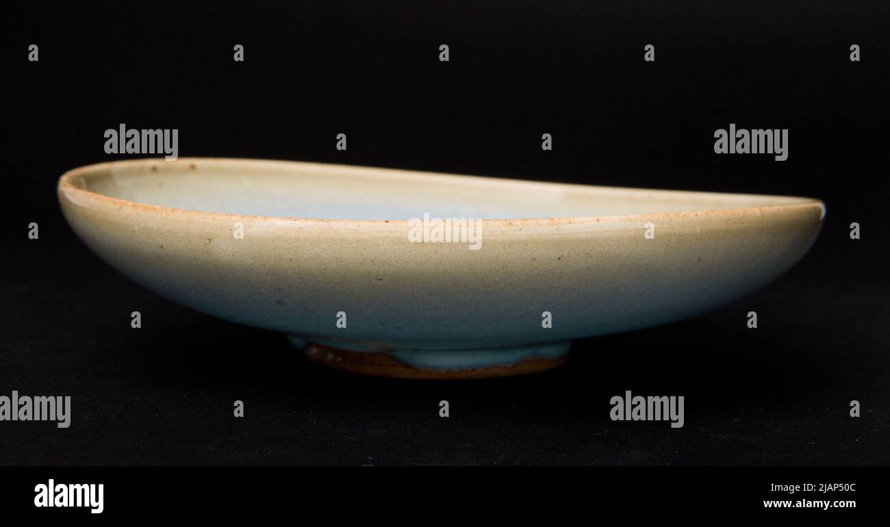 Irregular bowl hi-res stock photography and images - Alamy