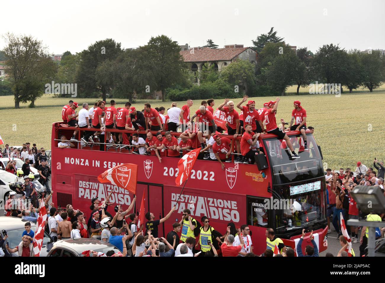 Monza, Lombardia, ITALY. 31st May, 2022. The AC MONZA players thank ...