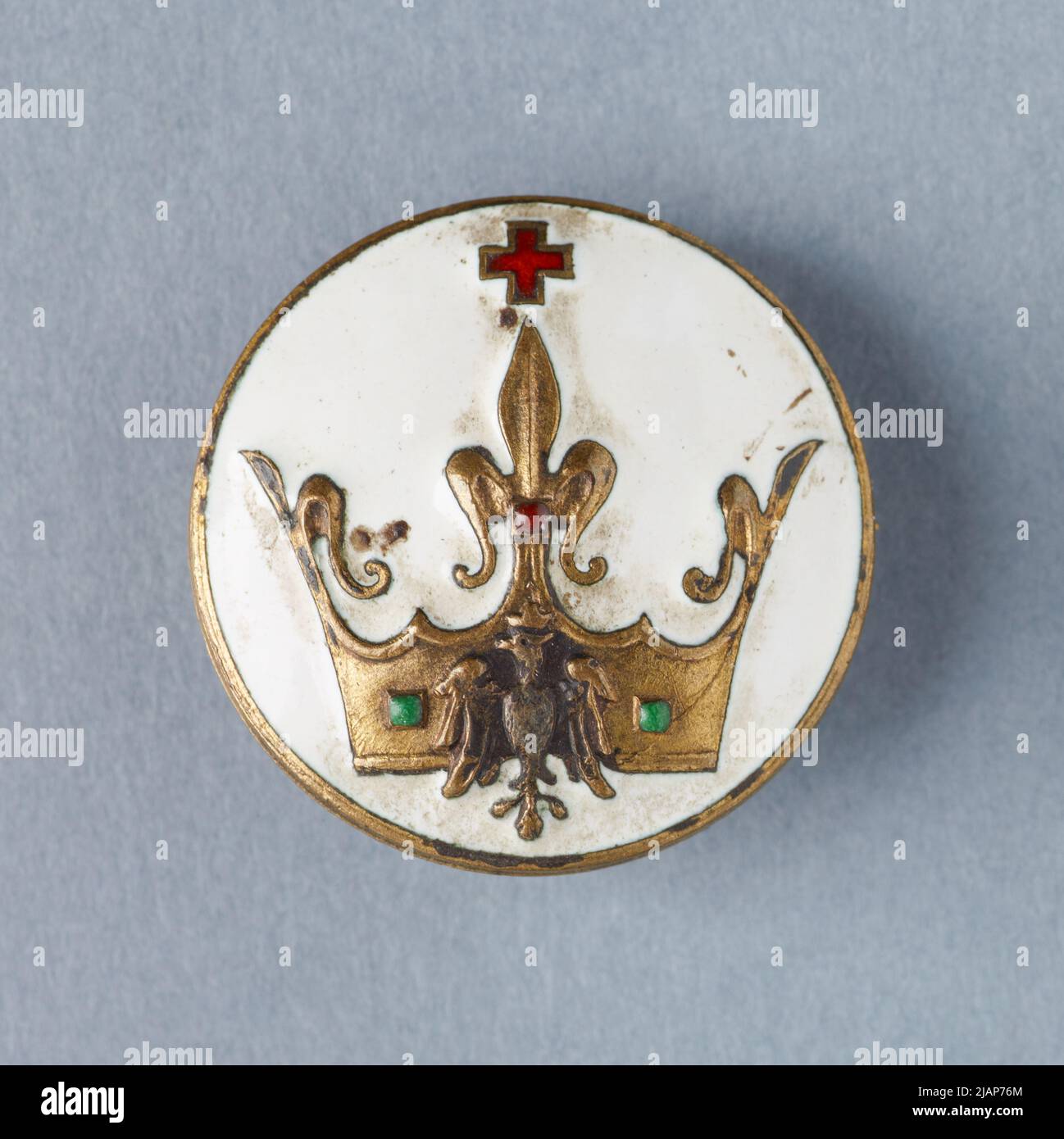 Commemorative badge of members of the National Red Cross Association ...