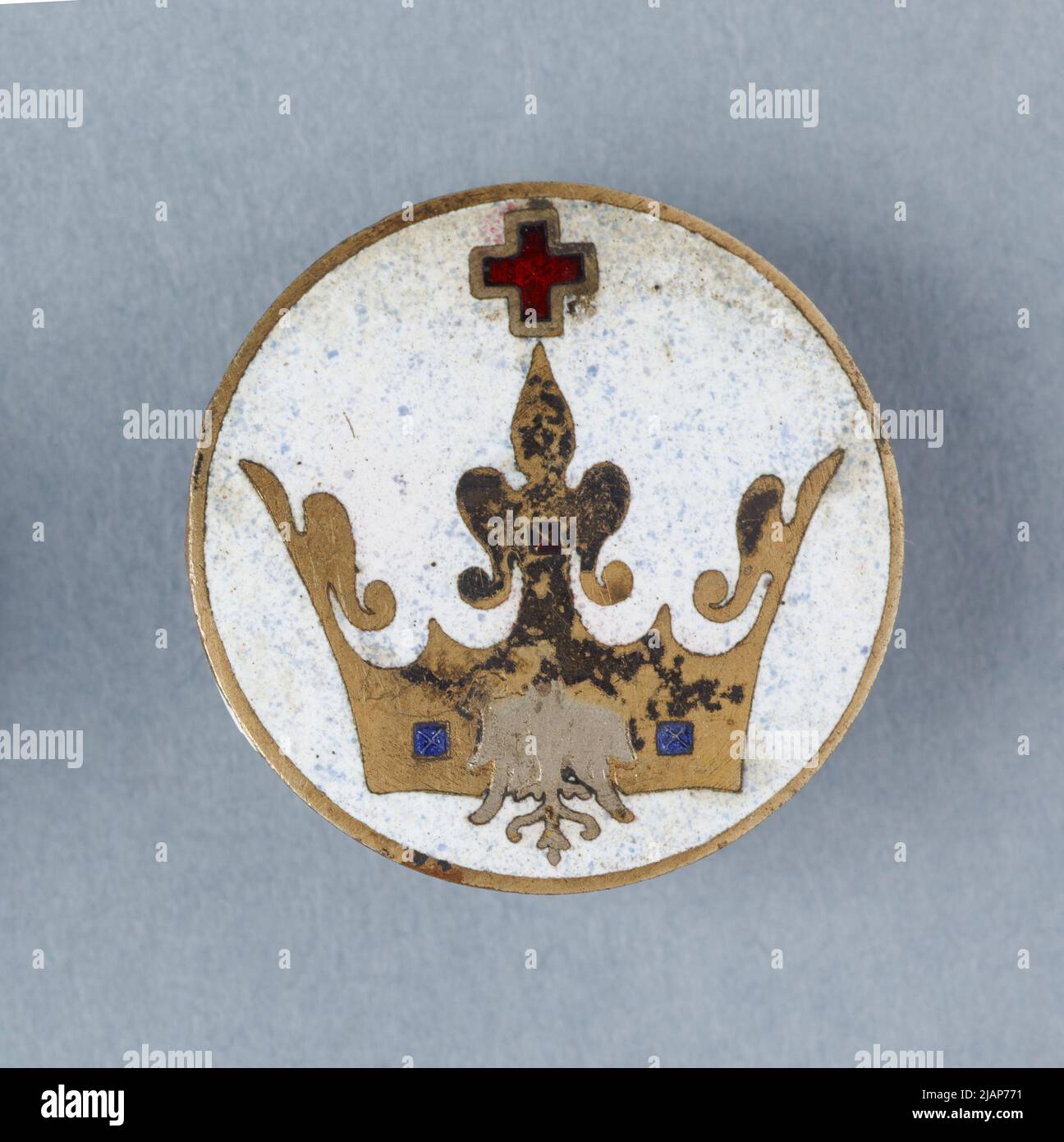 Commemorative badge of members of the National Red Cross Association ...