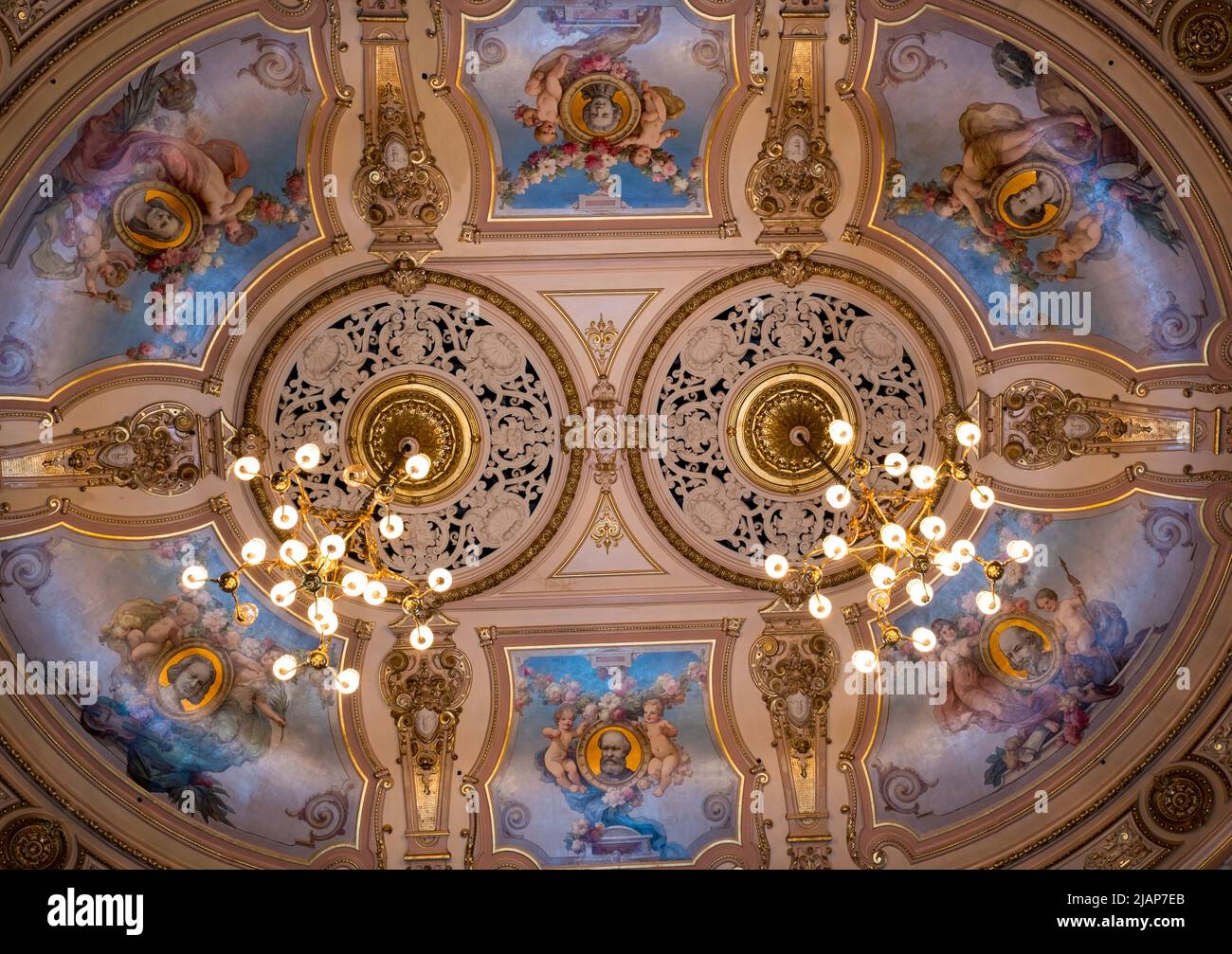 Plasterwork ceiling detail hi-res stock photography and images - Alamy