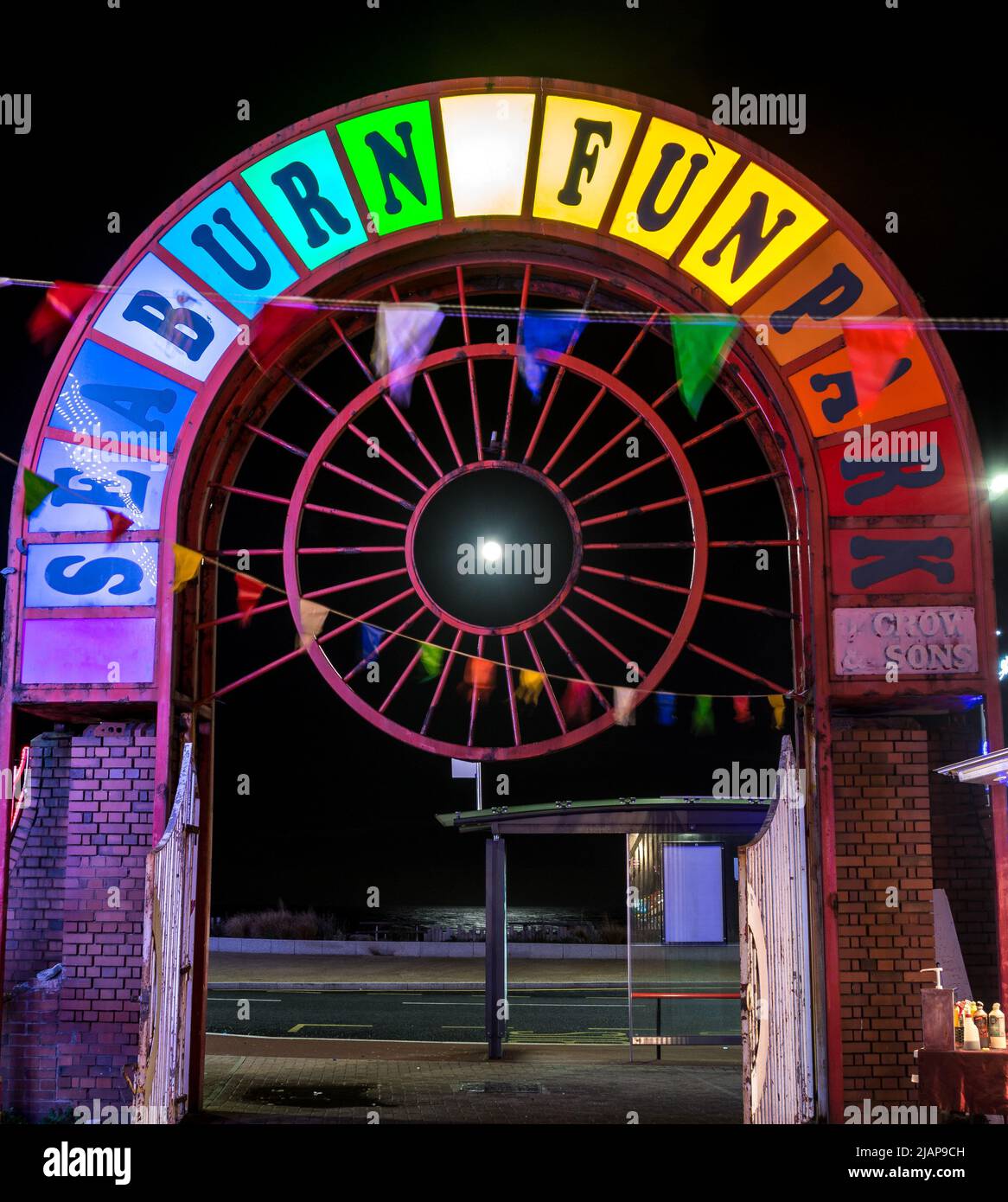 Entrance to funfair hi-res stock photography and images - Alamy