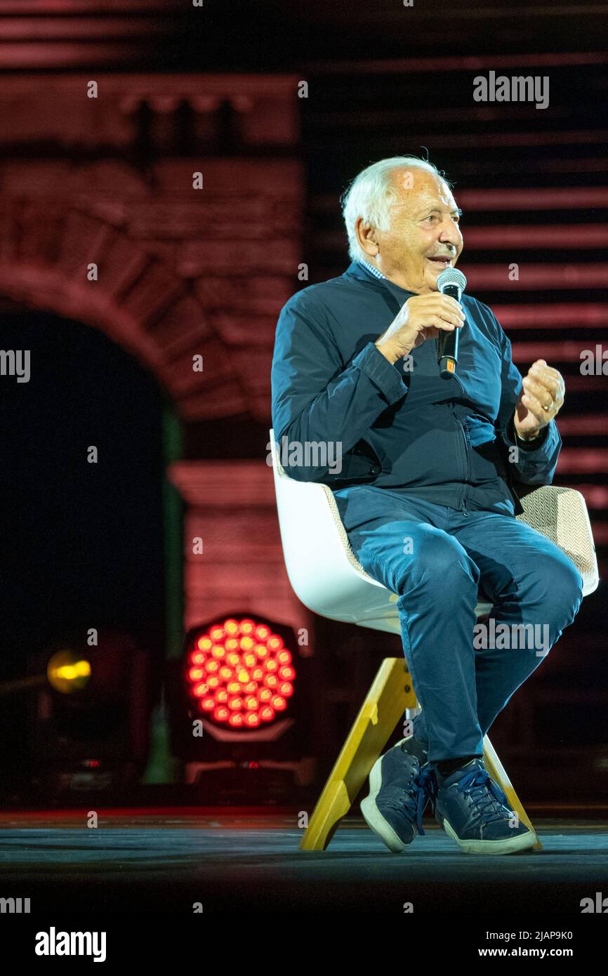 Mogol lyricist hi-res stock photography and images - Alamy