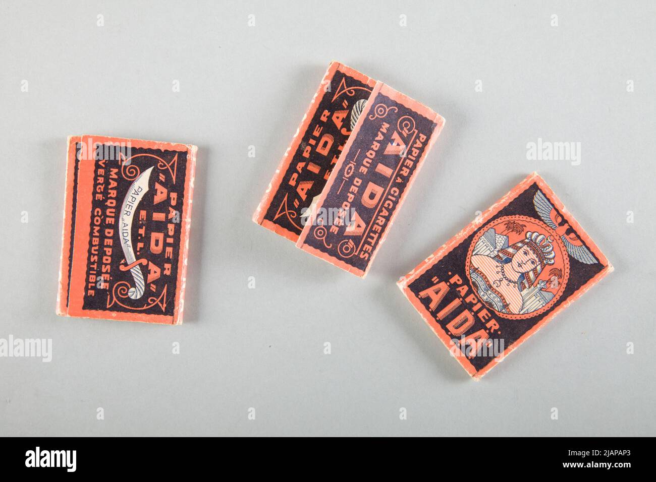 Packaging of cigarette tissue paper AIDA Stock Photo - Alamy