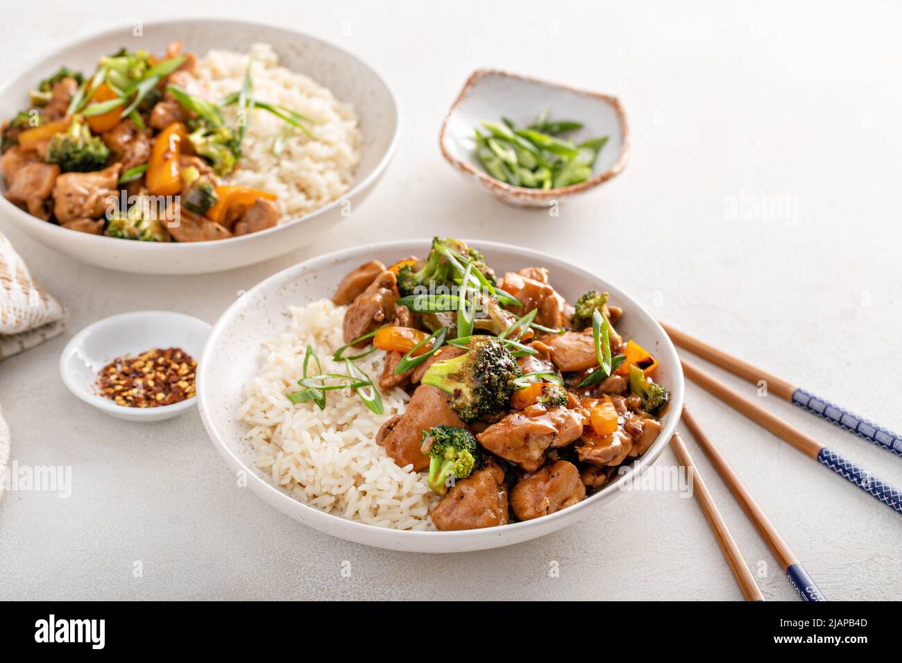 Chicken stir fry with broccoli and sweet pepper Stock Photo - Alamy