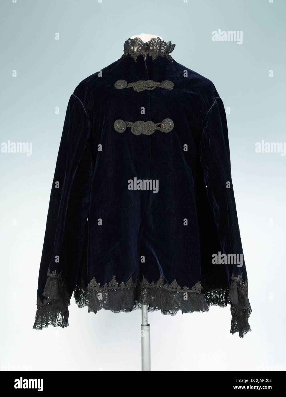 Blue velvet cape hi-res stock photography and images - Alamy