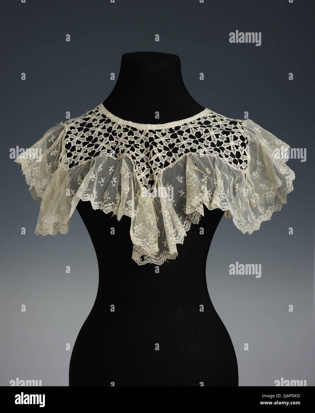 Tulle collar hi-res stock photography and images - Alamy